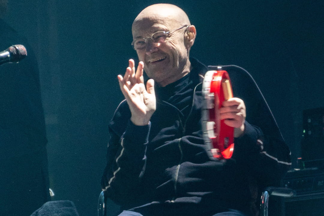 Phil Collins brise le silence sur sa santé : "J'ai une infirmière à ...