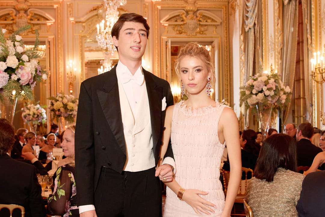 Oona Finch, petite-fille d'un acteur oscarisé, brille avec Comte ...