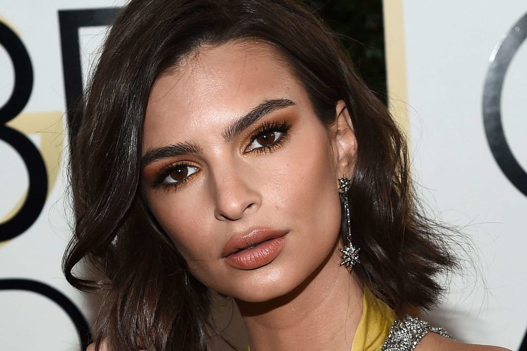 Le carré wavy d'Emily Ratajkowski