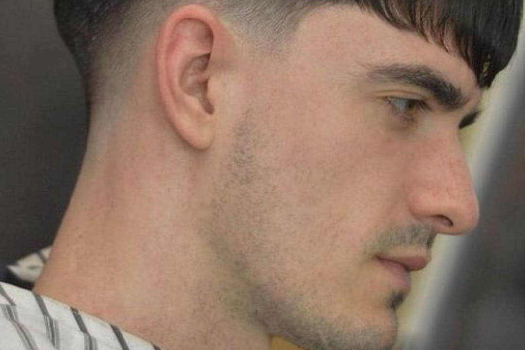 La coupe taper avec frange pour homme