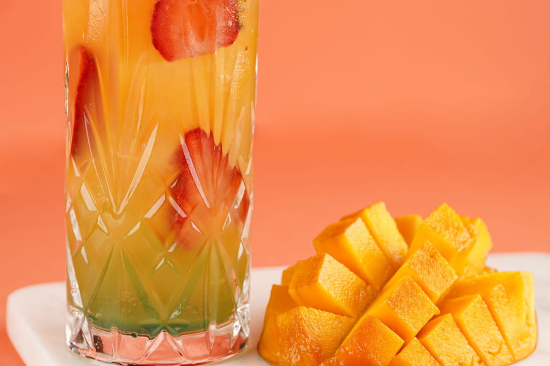 Cocktail pétillant mangue et fraise