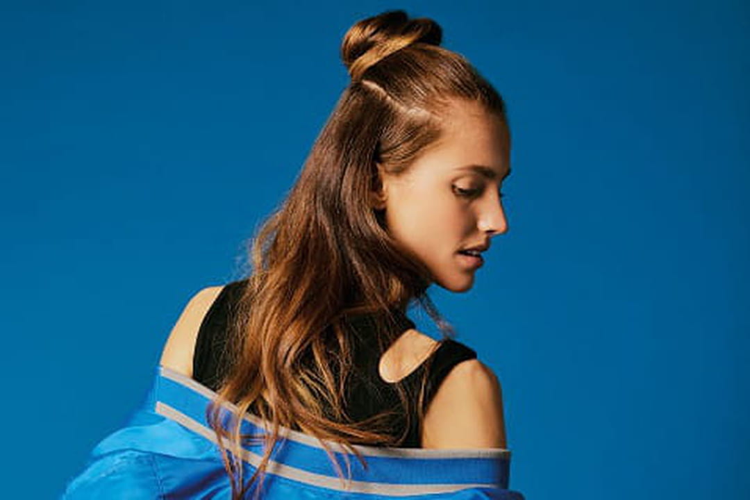 Le demi chignon soyeux