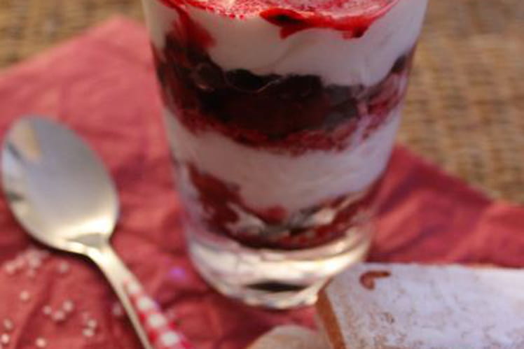 Recette de Tiramisu aux fruits rouges en verrines : la recette facile