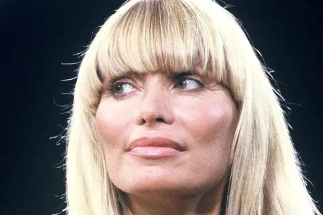Lova Moor, draguée par une star : "il était raide dingue de moi"