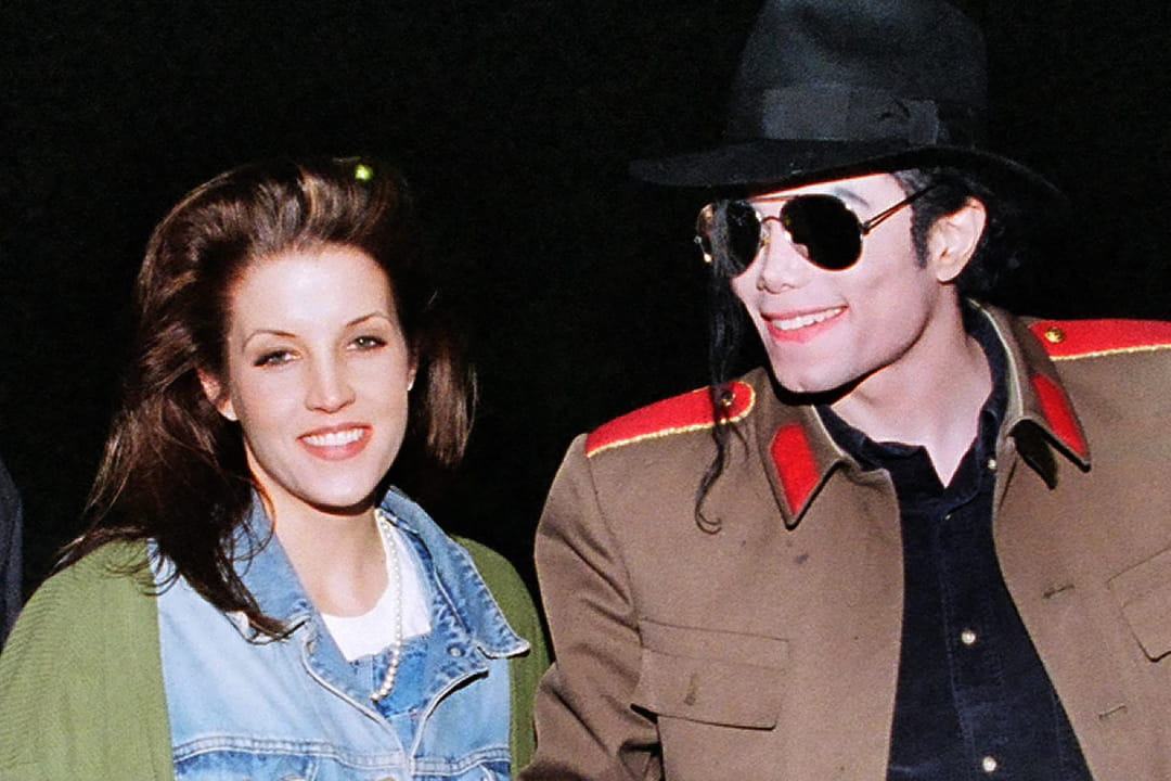 Lisa Marie Presley en veste en jean