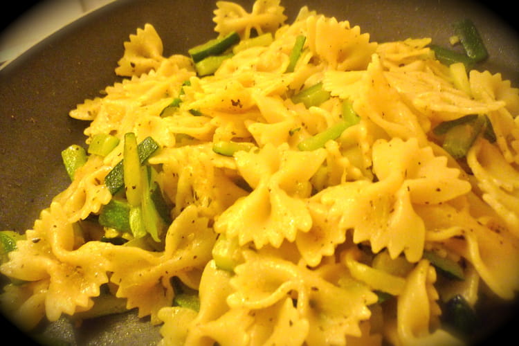 Recette de Pâtes aux courgettes épicées