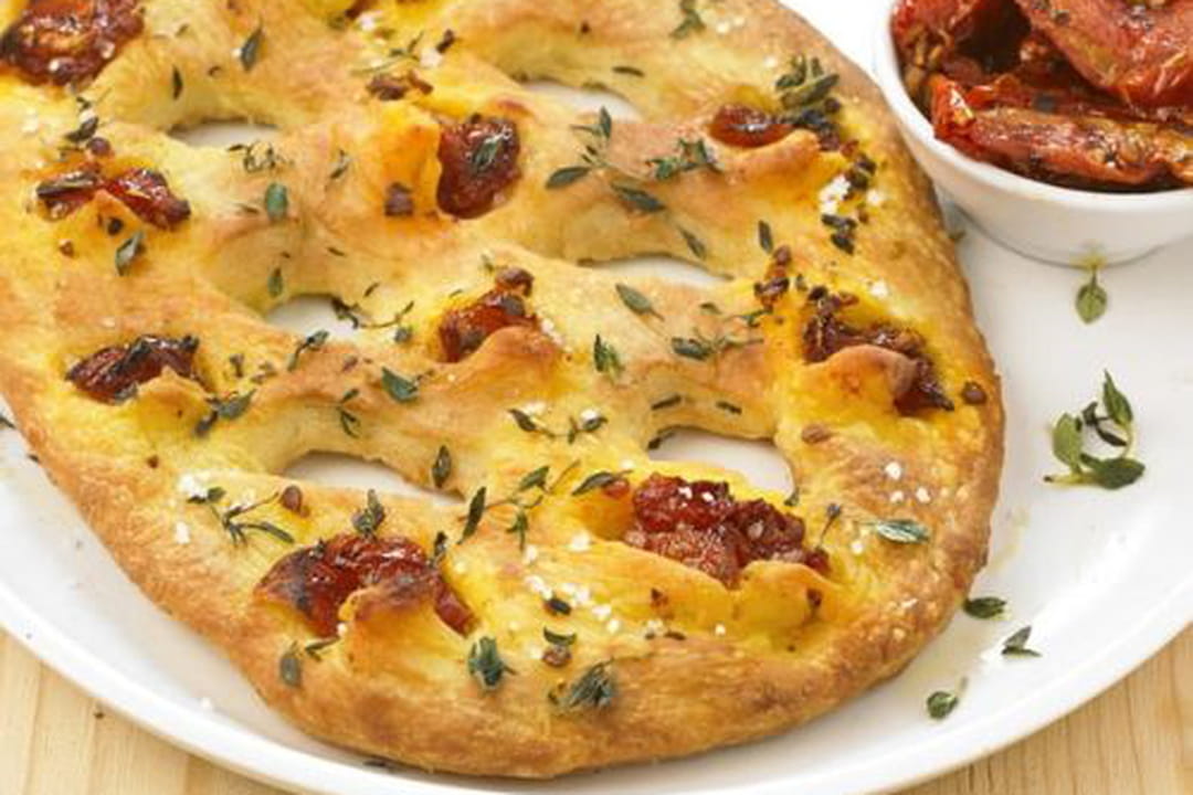 Fougasse aux tomates confites et thym sur sa pâte à pizza au Levain ...