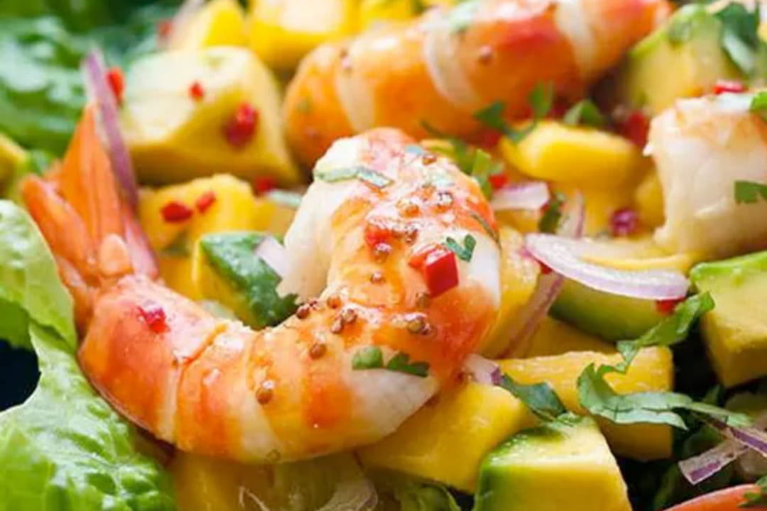 Salade de crevettes, avocat et tomate