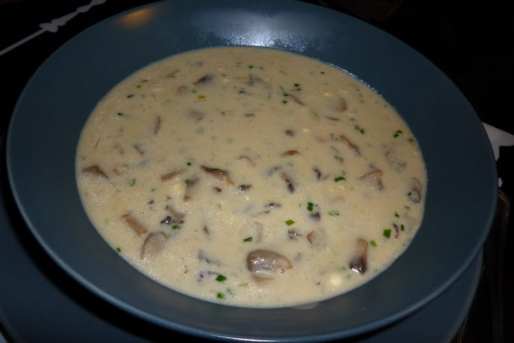 Recette de Velouté de champignons, échalote et ciboulette : la recette ...