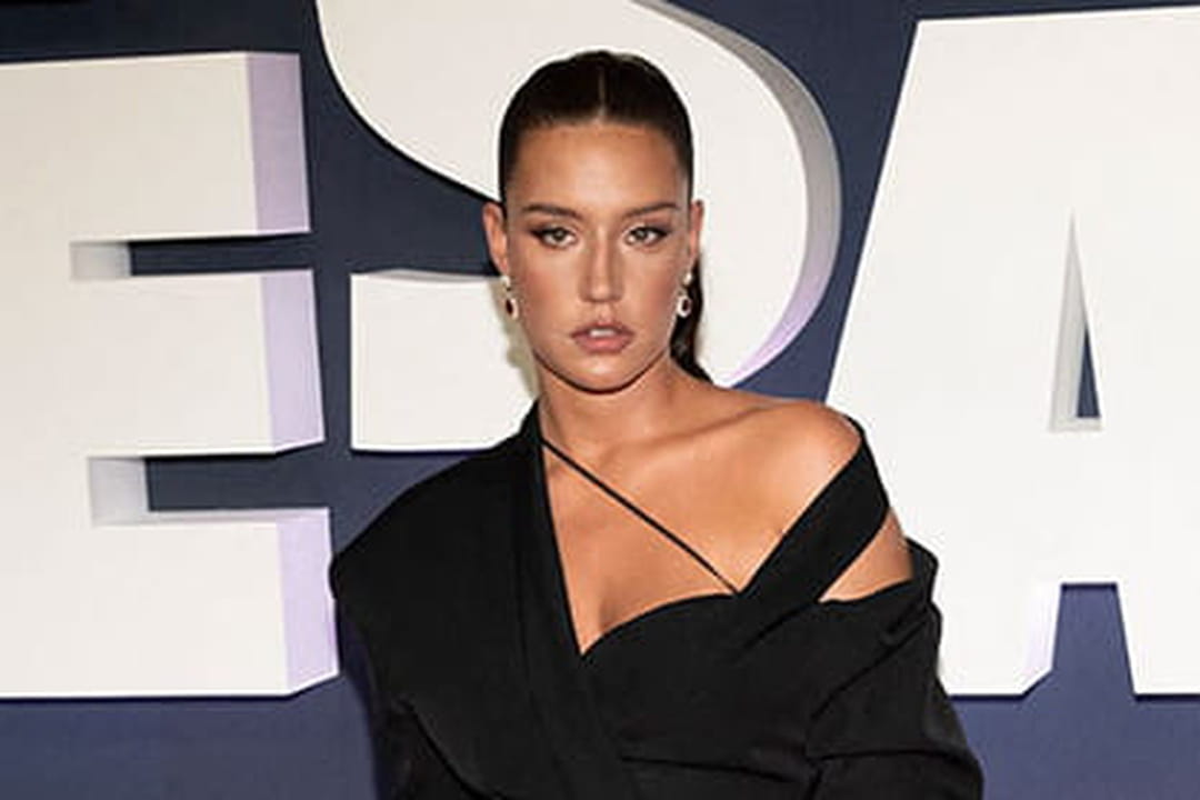 Adèle Exarchopoulos en costume déstructuré Jacquemus