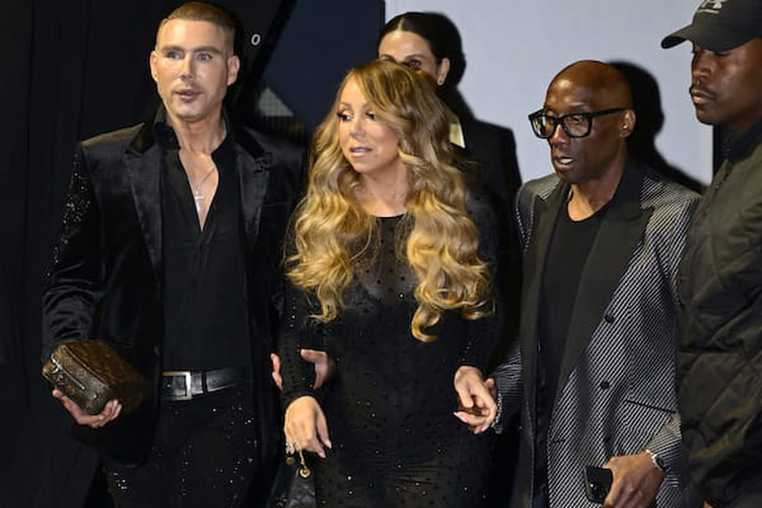 Mariah Carey fait une apparition mémorable dans une robe noire transparente