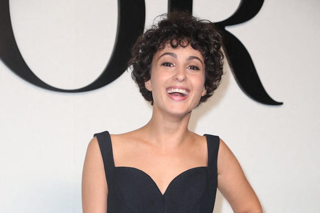 Barbara Pravi en robe noire