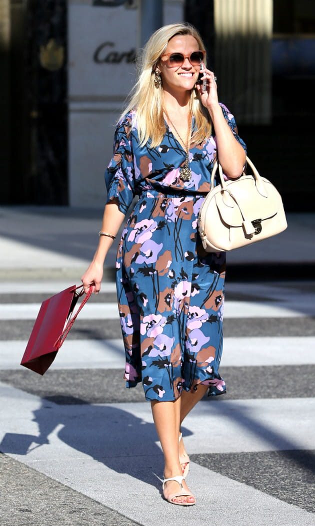 Reese Witherspoon en robe midi fleurie