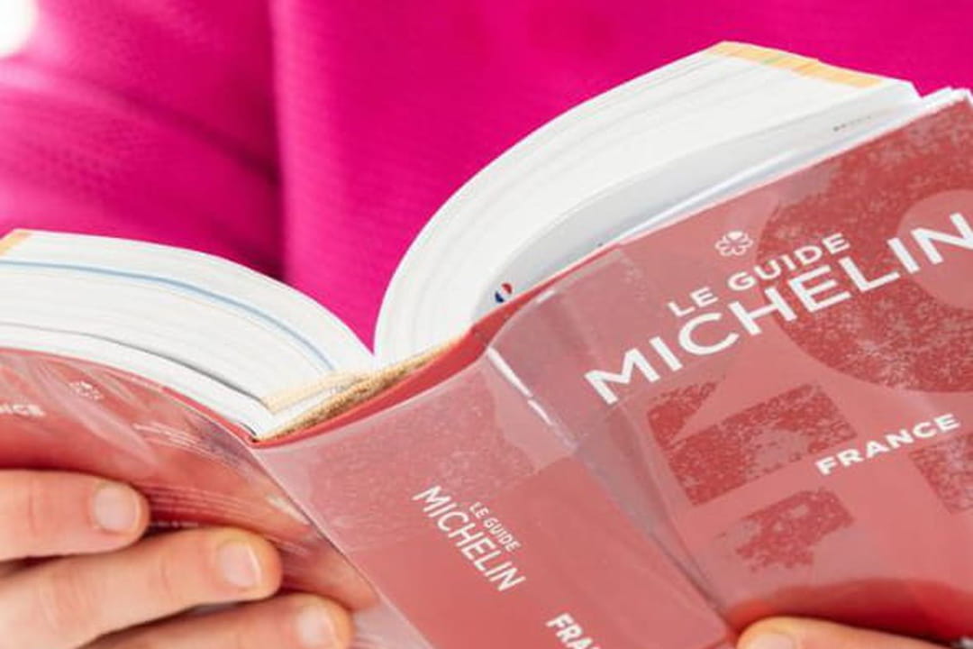 Pourquoi le Guide Michelin est nommé "Guide rouge"