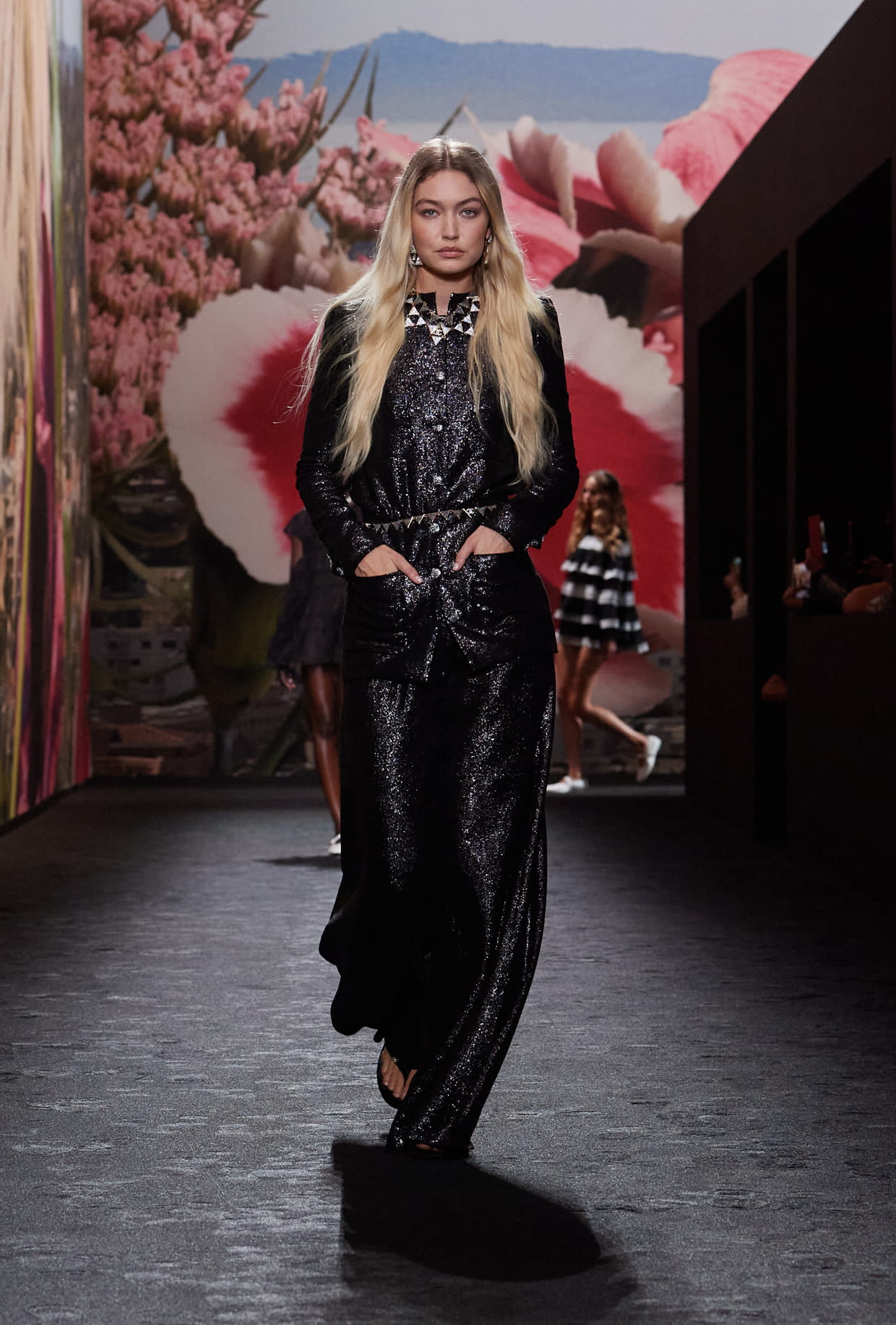 Look 55 du défilé Chanel printemps-été 2024