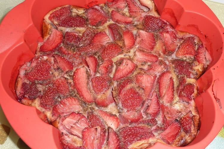 Recette de Clafoutis aux fraises simple et rapide : la recette facile