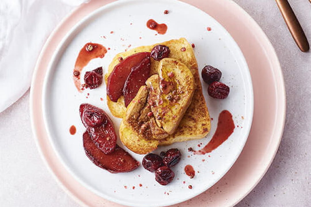 Escalope de foie gras poêlée au Sauternes, tranche de brioche dorée ...