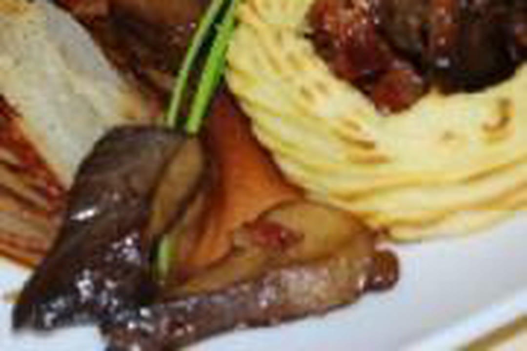Filet de marcassin, endives braisées et champignons