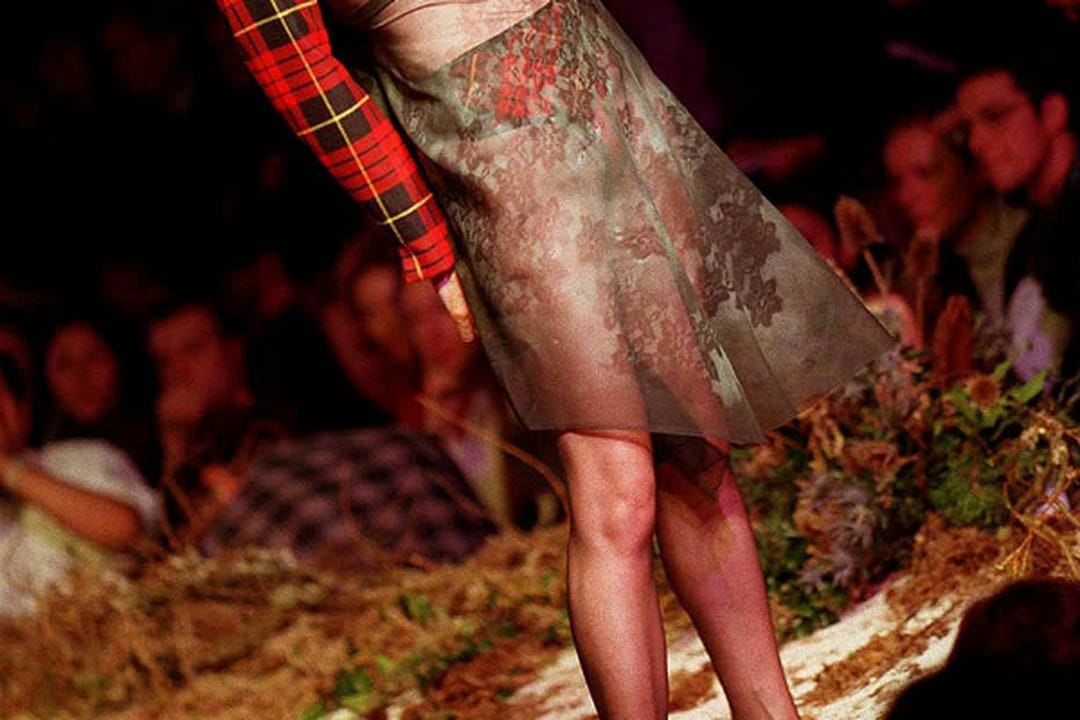 Défilé Alexander McQueen "Highland rape" automne-hiver 1995-1996