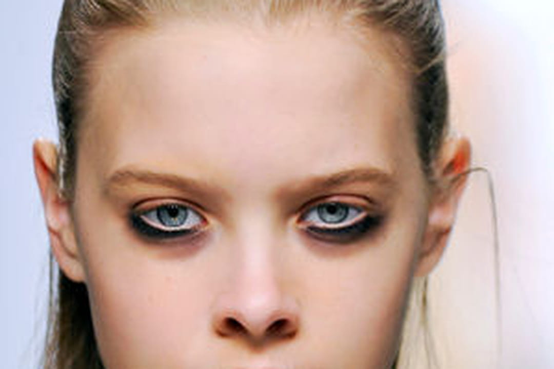 Coiffure de soirée : la coque discrète