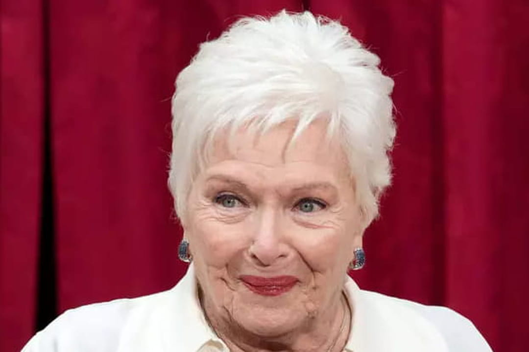 Line Renaud, furieuse : "c'est une cloche"