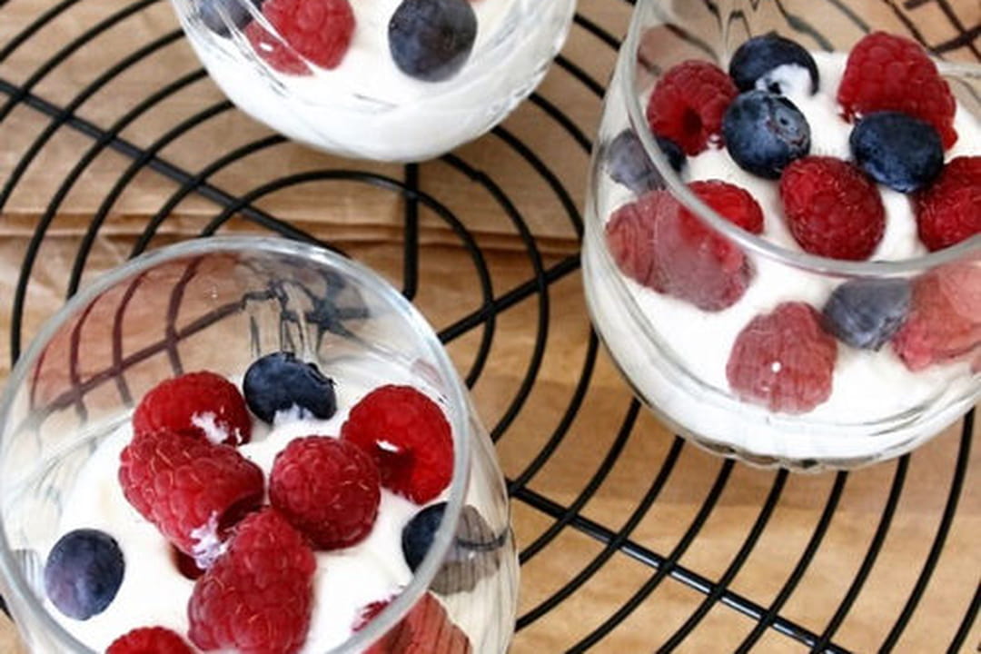 Mousse au fromage blanc bio aux fruits rouges, sans oeufs ni gluten