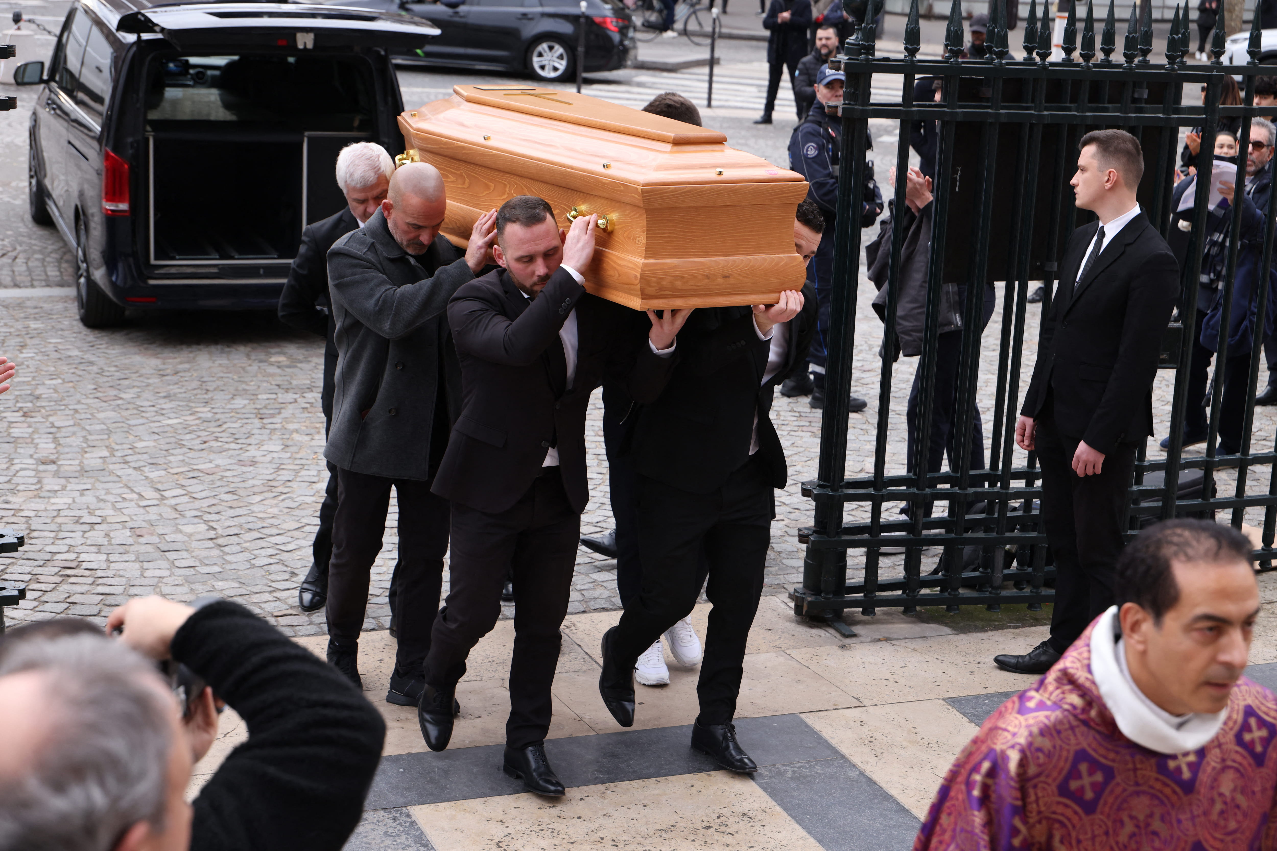 Obsèques de Rolland Courbis : sa fille, Zidane, Jamel Debbouze et les ...