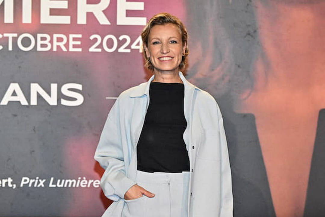 Alexandra Lamy mixe parfaitement chic et décontraction avec son ensemble