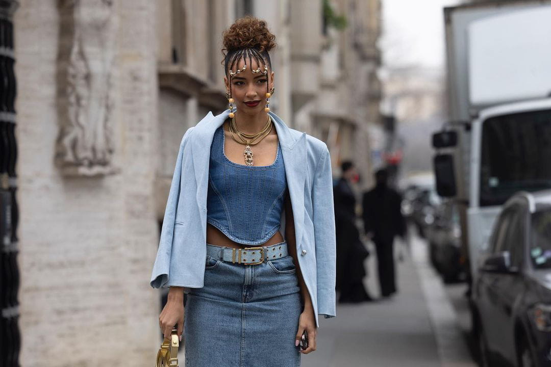 Flora, jean everywhere