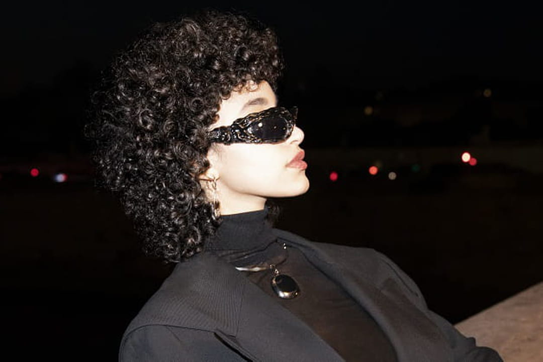 La coupe carré aux frisures serrées