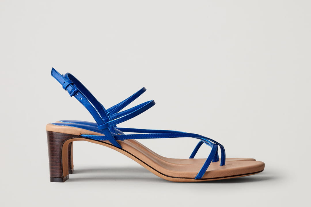 Sandales à talons en cuir bleu de COS