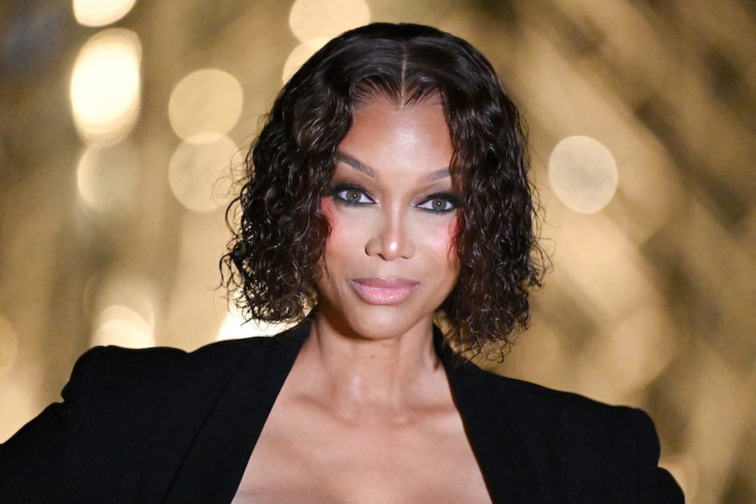 Tyra Banks, étourdissante dans une robe sculpturale en couverture d'un ...