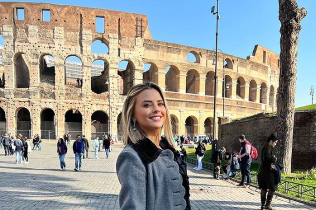 Kelly Vedovelli joue les touristes à Rome