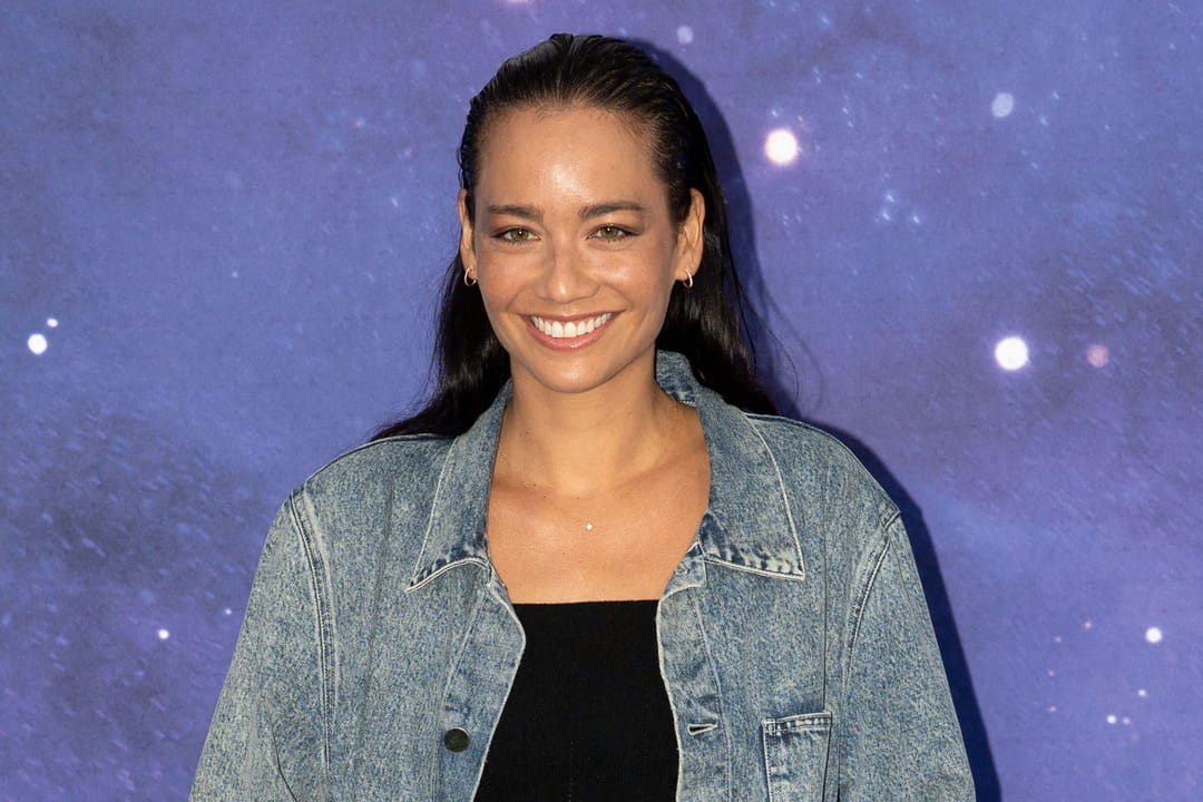 Alizé Lim est superbe dans cette tenue streetwear