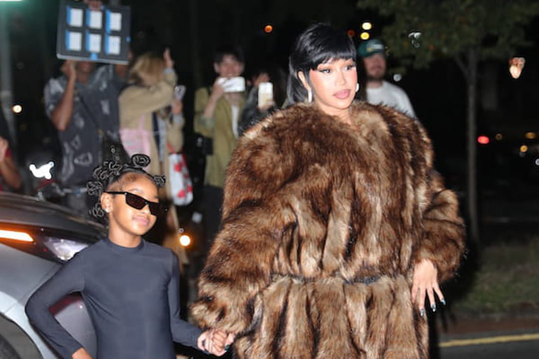 Cardi B ose un look en fourrure matchy matchy avec sa fille de 7 ans