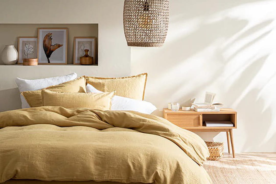 Du jaune chaud pour une chambre solaire