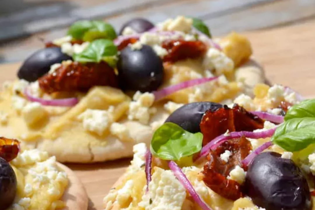 Pains pita à la grecque comme une pizza