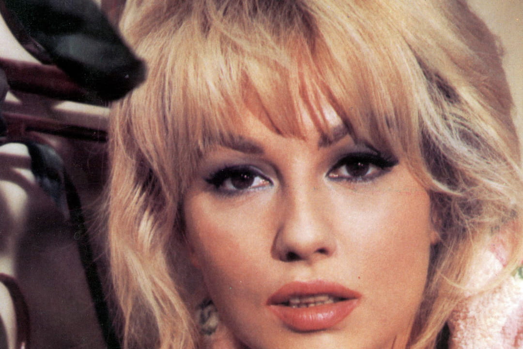 Quand Mylène Demongeot posait pour le film "Furia à Bahia pour OSS 117"