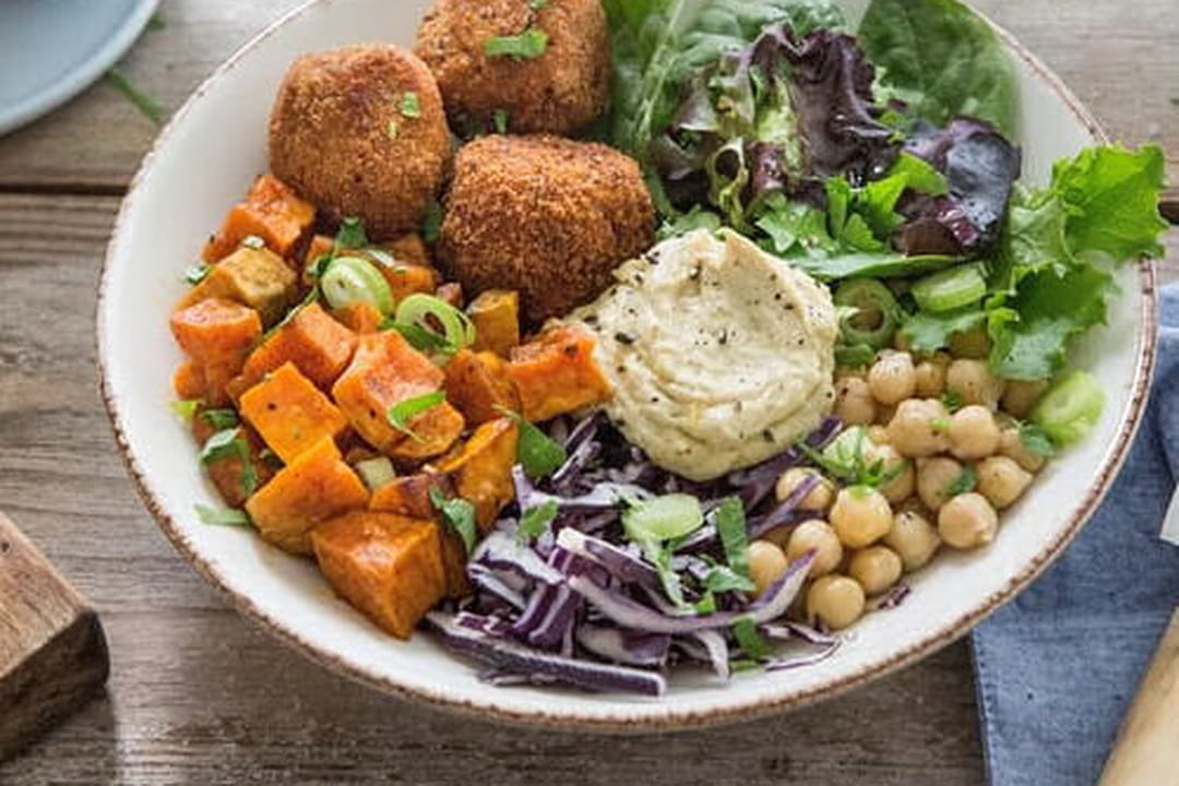 Bowl libanais aux falafels de maquereaux aux aubergines