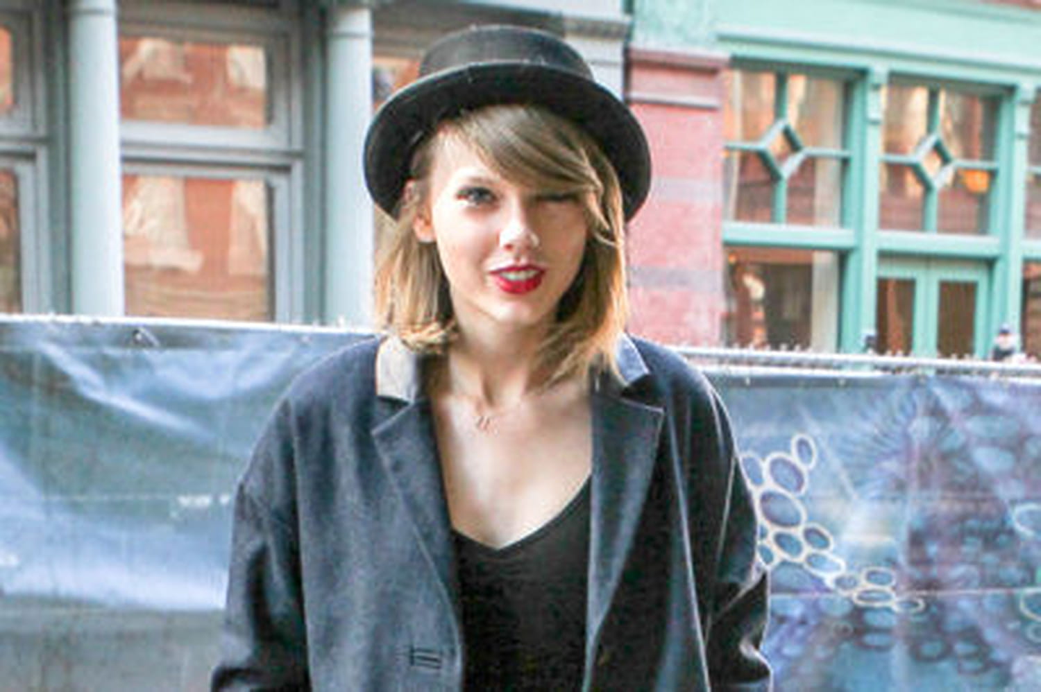 Le look people du jour : Taylor Swift, preppy Le look people du jour : Taylor Swift, preppy