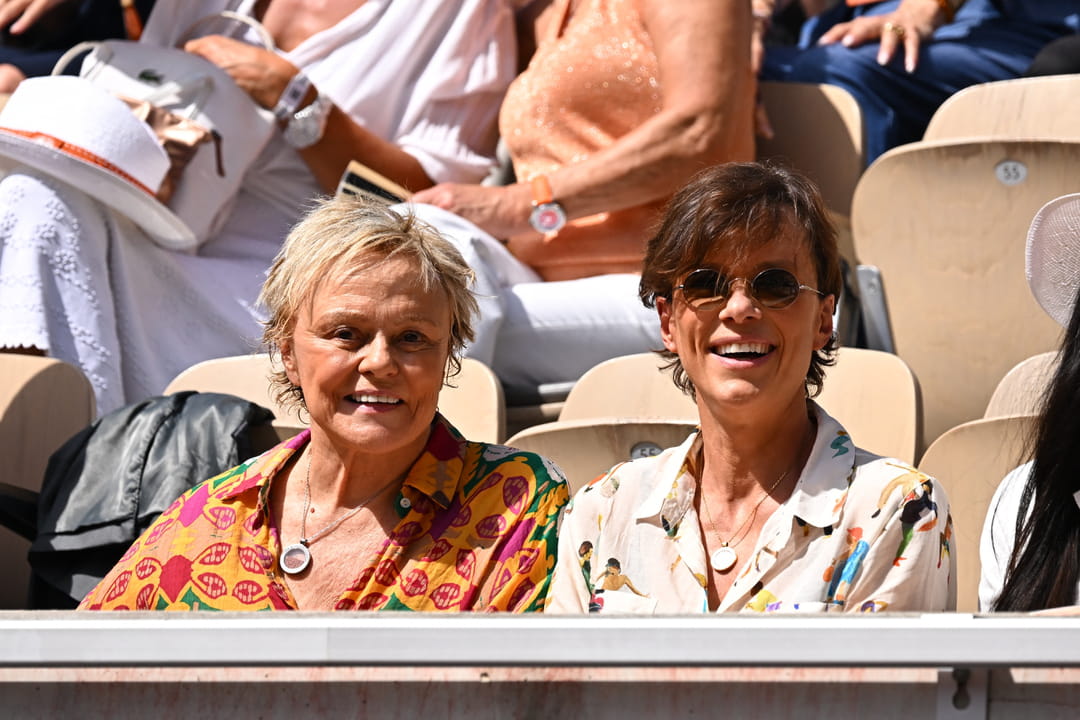 Muriel Robin et sa femme Anne Le Nen spectatrices enjouées à Roland-Garros