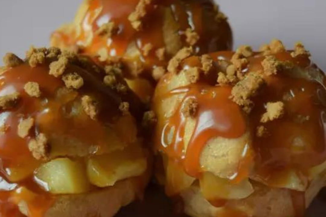 Choux à la pomme et au caramel