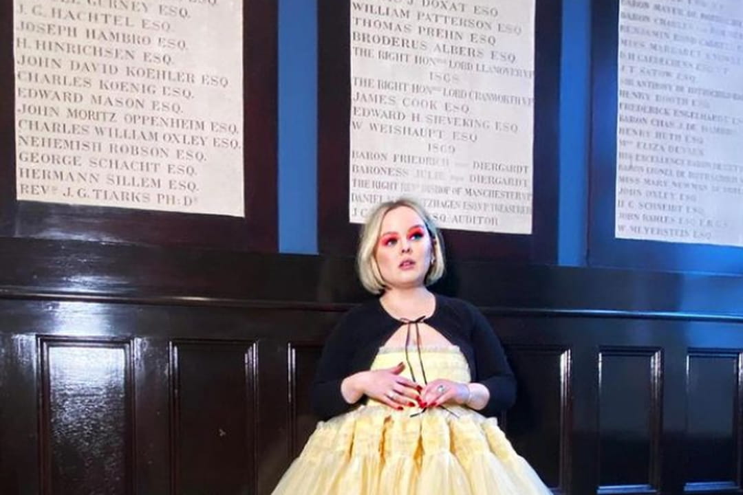 Nicola Coughlan en Molly Goddard