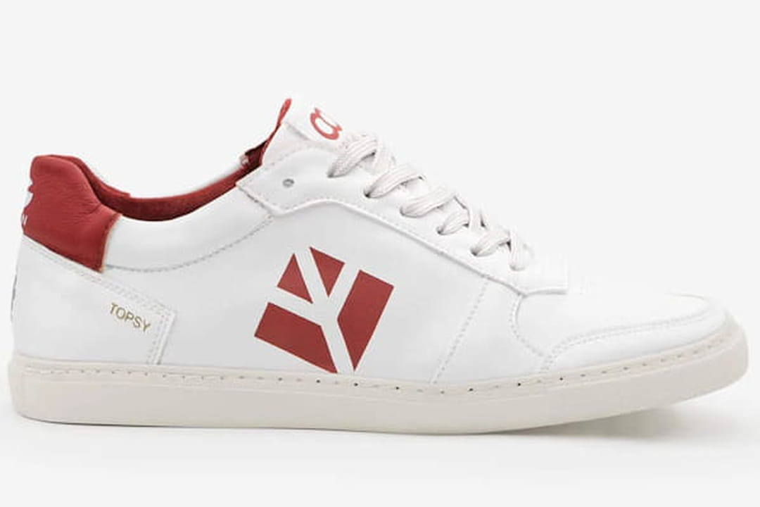 Baskets blanc et rouge