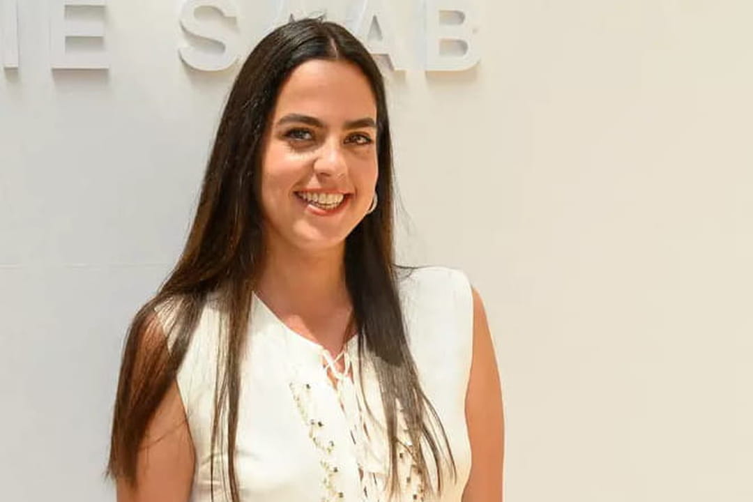 Anouchka Delon, trop aimée par son père ? : "c'est lourd à porter"