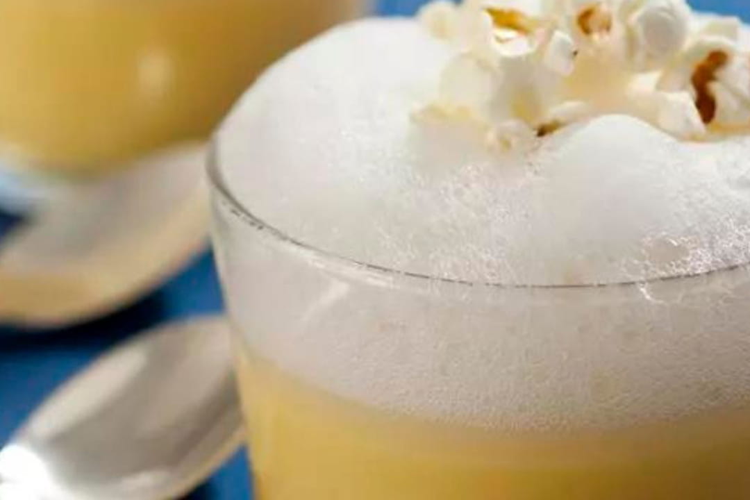 Velouté de maïs, pop-corn et mousse de Sel Fin La Baleine