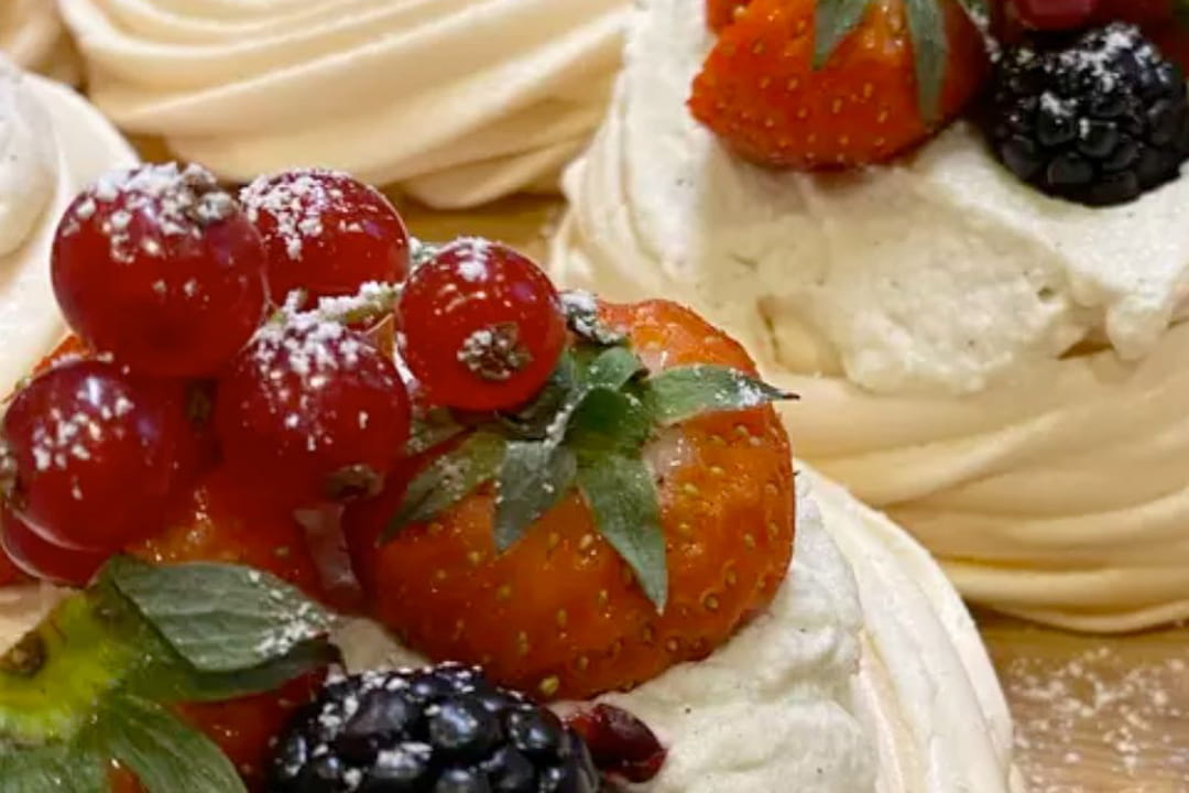 Minis pavlova aux fruits rouges et son coulis fruits rouges
