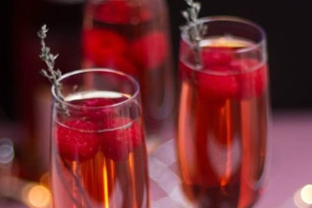 Cocktail de champagne aux fruits rouges