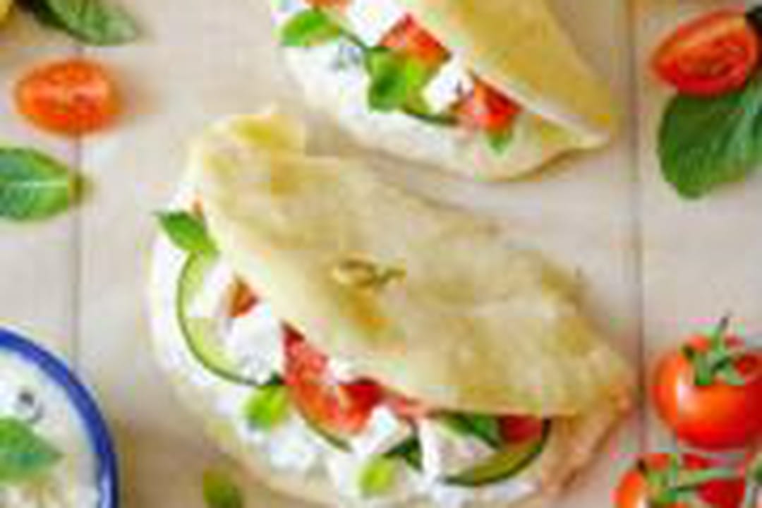 Pain pita, façon Gyros: tzatziki, concombre, tomates & feta