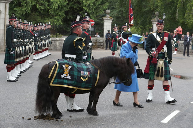 Le major Jonathan Thompson avec la reine Elizabeth II à Balmoral en 2018